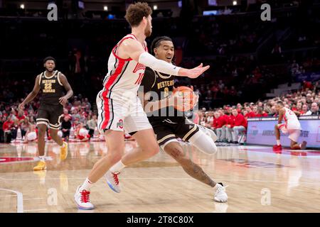Western Michigan forward Anthony Crump, left, dunks against ...