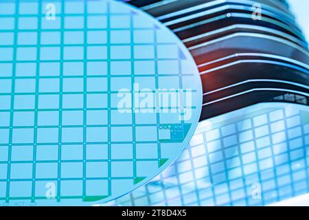 silicon wafers have a silicon dioxide coating sitting in a quartz wafer ...