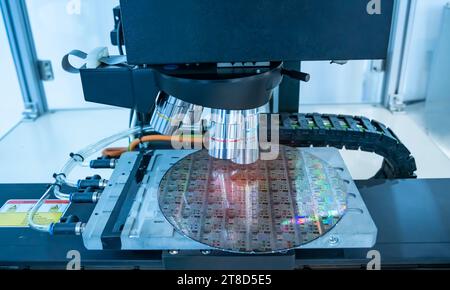 silicone wafer under the microscope Stock Photo - Alamy