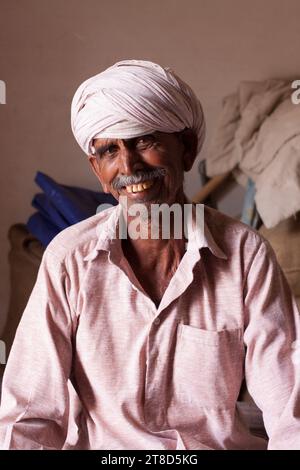 Traditional elderly Rajasthani man in India Stock Photo - Alamy