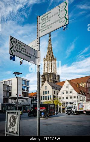 Ulm in Baden-Württemberg Straßenszene Hauptbahnhof - 20.11.2023 Ulm ...