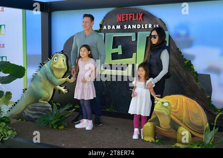 Kevin Durand mit Ehefrau Sandra Cho und Kindern bei der Premiere des ...