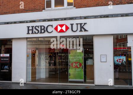 Slough, UK. 20th November, 2023. An HSBC UK bank in Slough High Street ...