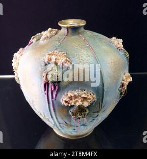 Vase, Amphora-Werke, Turn-Teplitz (Bohemia), c. 1900, faience Stock ...