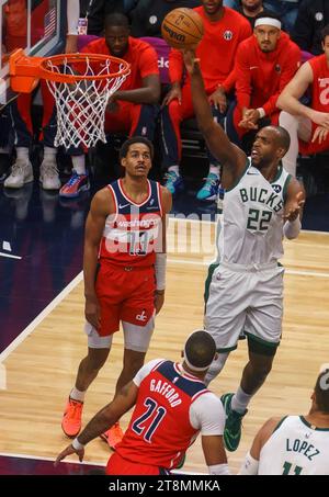 Washington Wizards forward Khris Middleton (32) in action during the ...