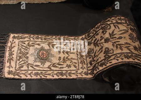 Thai Royal Textiles, Royal Textile Gallery, National Museum of Thailand ...