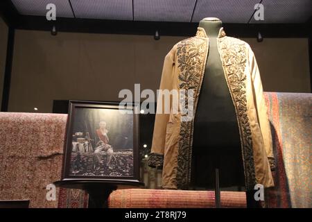 Thai Royal Textiles, Royal Textile Gallery, National Museum of Thailand ...