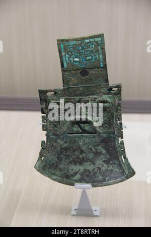 Bronze Yue Axe, Late Shang, 13th-11th C. BC, Bronze gallery, Palace ...