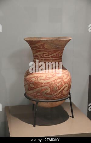 Ban Chiang Pottery, National Museum of Thailand, Bangkok Stock Photo ...