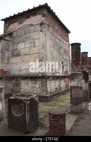 Pompeii Ruins: Temple of Isis, Remains of Roman city buried by eruption ...