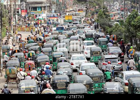Mega Stau in Dhaka Vehicles stuck in the traffic jam in Dhaka ...