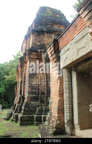 Prasat Bei, Khmer temple, ancient Angkor area, Cambodia. Reign of ...