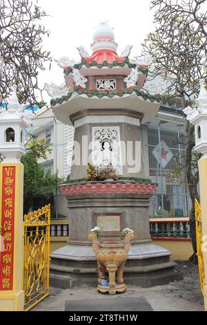 Thich Quang Duc Memorial, Buddhist monk who burned himself to death to ...