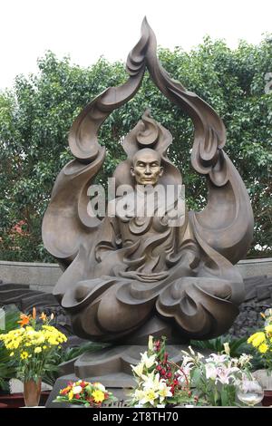Thich Quang Duc Memorial, Buddhist monk who burned himself to death to ...