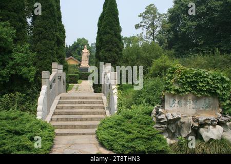 Tomb of Sun Quan, Burial site of Ming Hongwu (Zhu Yuanzhang, first Ming ...