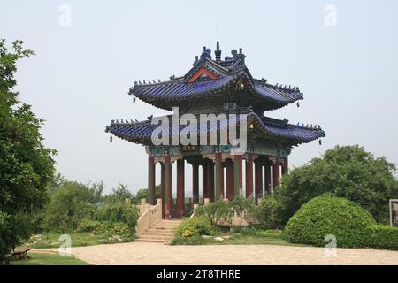 Tomb of Sun Quan, Burial site of Ming Hongwu (Zhu Yuanzhang, first Ming ...