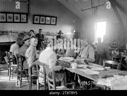 Soldiers in a YMCA hut during WW1 Stock Photo - Alamy