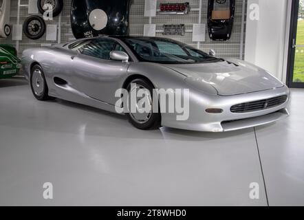 Prototype concept car Jaguar XJ220 British 1990s supercar in Gaydon ...