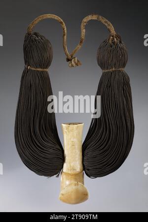 Necklace (lei niho palaoa) Early 19th century Hawai'i The pronounced upward curve of this whale ...