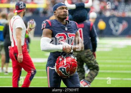 Houston Texans cornerback D'Angelo Ross walks to a practice field ...
