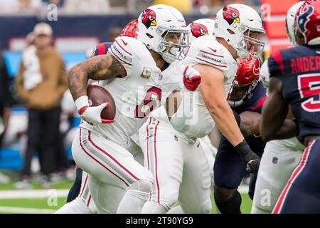 Running back (6) James Conner of the Arizona Cardinals runs the ball ...