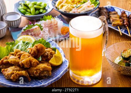 Draft beer and food at a Japanese izakaya Stock Photo - Alamy