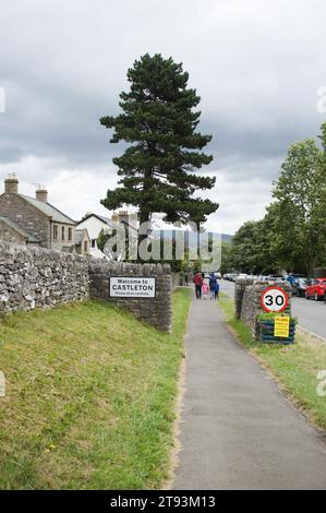 Street view in Castleton village, Derbyshire, Peak District National ...