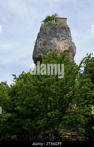 Kazchi-Säule, Katskhi-Säule, kleines Kloster auf dem Gipfelplateau der ...