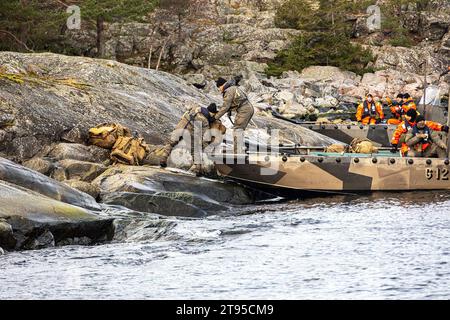 U.S. Marines assigned to 2nd Reconnaissance Battalion and 2nd Battalion ...