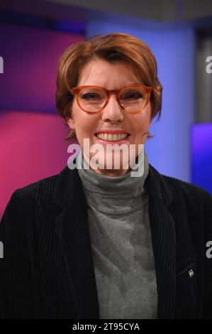 Moderatorin Bettina Böttinger zu Gast in der ARD Talkshow Maischberger ...