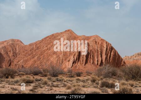 Weathered strata and rocks in the hot and arid desert Stock Photo - Alamy