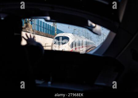 ICE, view through the driver's cab of an ICE onto the tracks, Cologne ...