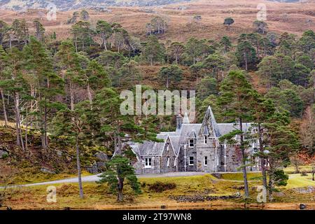 Glen Affric Cannich Scotland Glen Affric Lodge set amongst Scots Pine ...