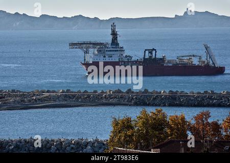The cable layer CS Recorder vessel arrives at the French Mediterranean ...