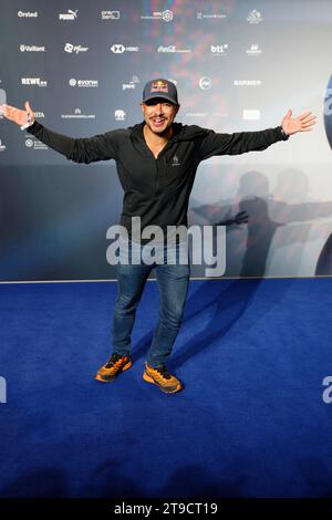 Duesseldorf, Germany. 24th Nov, 2023. Actress Andrea Gerhard (l) and ...