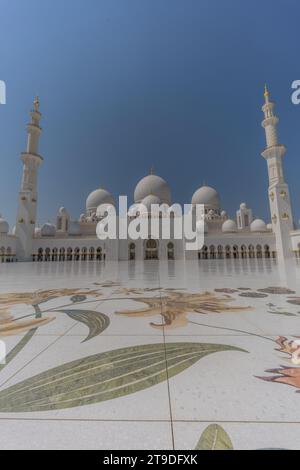 Wide view of Sheikh Zayed Mosque with lights and Sunset sky Stock Photo ...