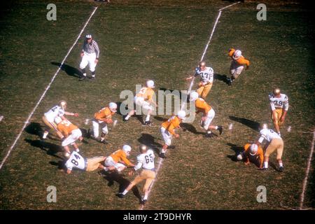 ATLANTA, GA - OCTOBER 11: Billy Majors #44 of the Tennessee Volunteers ...