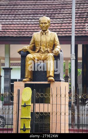 The monument of Dr. Sutomo (Also called Soetomo atau Soebroto). He is ...