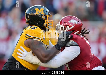 Missouri offensive lineman Armand Membou (79) sets up at the line of ...