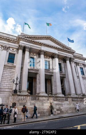 Entrance hall of Dublin City Hall built in the 18th century in ...