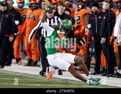 Oregon State defensive back Kitan Oladapo tackles Oregon wide receiver ...