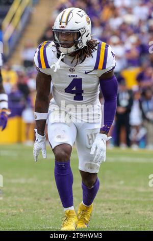 LSU linebacker Harold Perkins Jr. (4) follows a play during the first ...