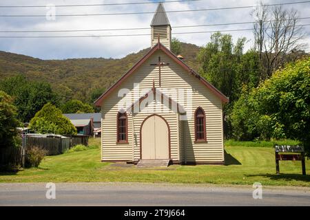 Powelltown, Victoria, Australia - November 25th 2023: Old shack in ...