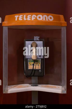 Public coin phone Telefono publico de monedas Stock Photo - Alamy