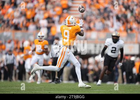 November 4, 2023: Ramel Keyton #9 of the Tennessee Volunteers catches a ...