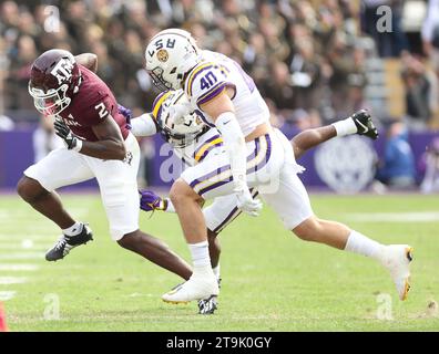 LSU linebacker Whit Weeks (40) warms up before an NCAA college football ...