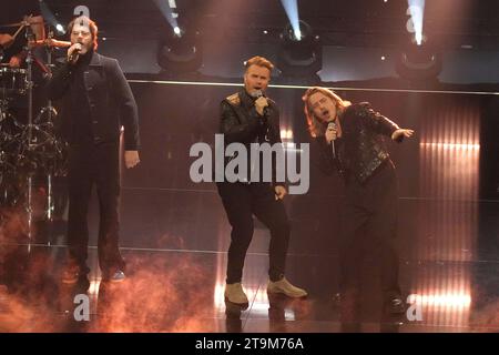 Die Band "Take That" mit Gary Barlow, Howard Donald und Mark Owen in ...