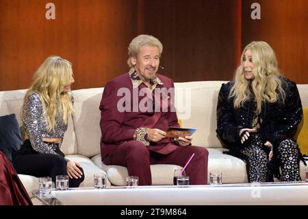 Helene Fischer, Thomas Gottschalk und Cher bei "Wetten dass?" (ZDF) am 25.11.2023 in Offenburg ...