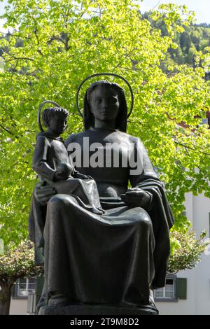 Bronze statue of jesus christ sitting with tied hands in stone niche ...