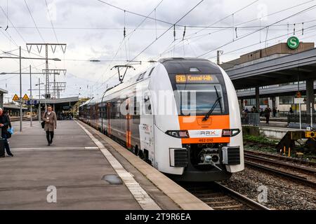 Eisenbahnverkehr in Essen Hauptbahnhof - RRX, Rhein-Ruhr-Express, Rhein ...